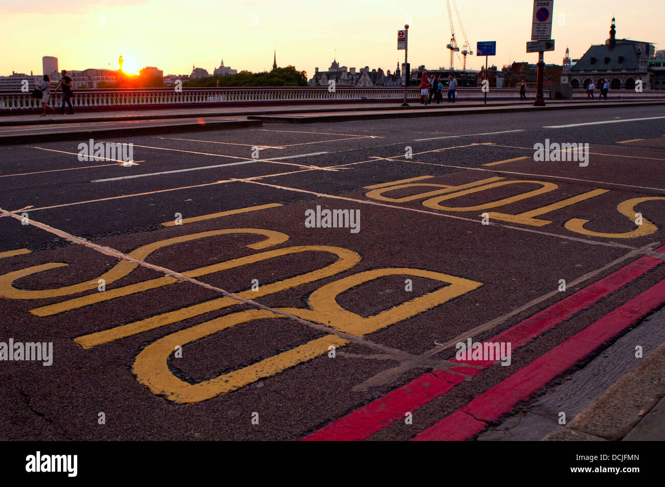 Bus Stop Waterloo Bridge London UK Stock Photo - Alamy