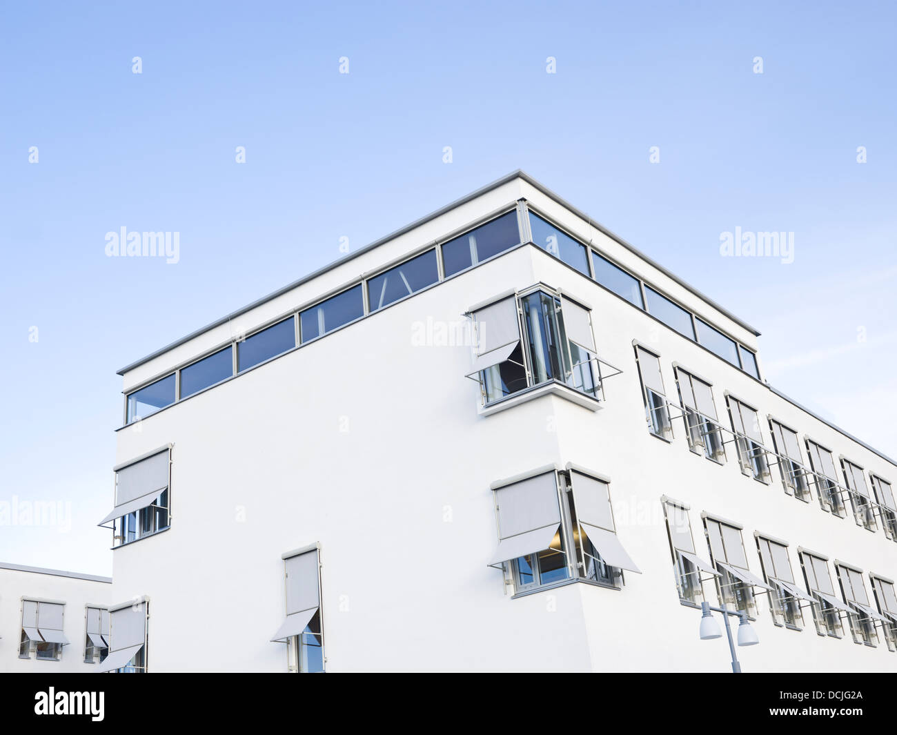 Modern white building Stock Photo - Alamy