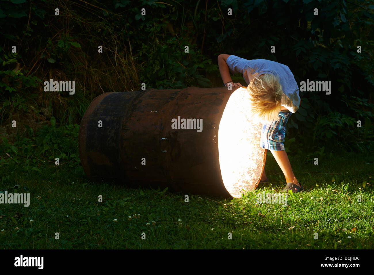 Finding hidden treasure hi-res stock photography and images - Alamy