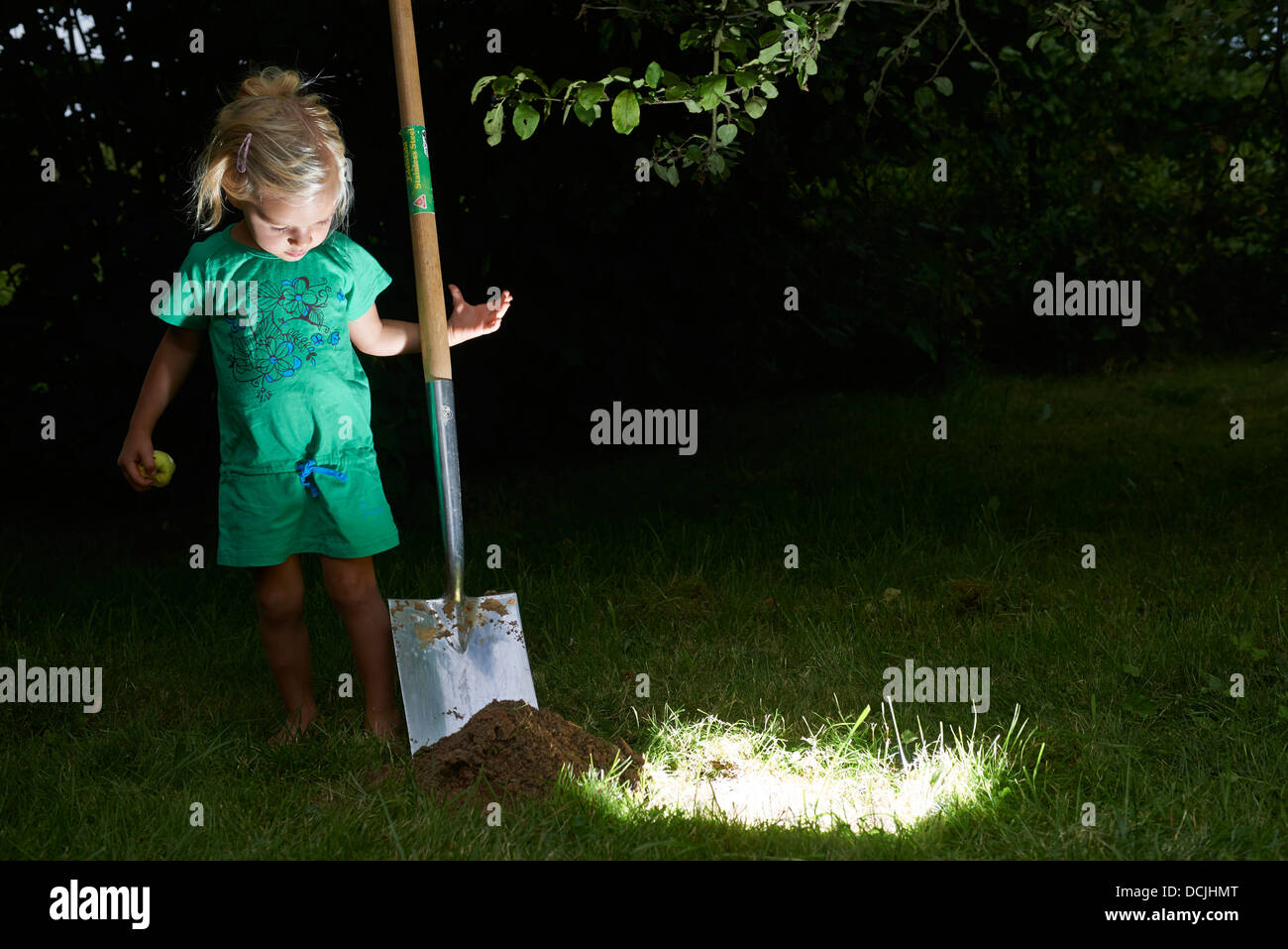 Children digging hole hi-res stock photography and images - Alamy