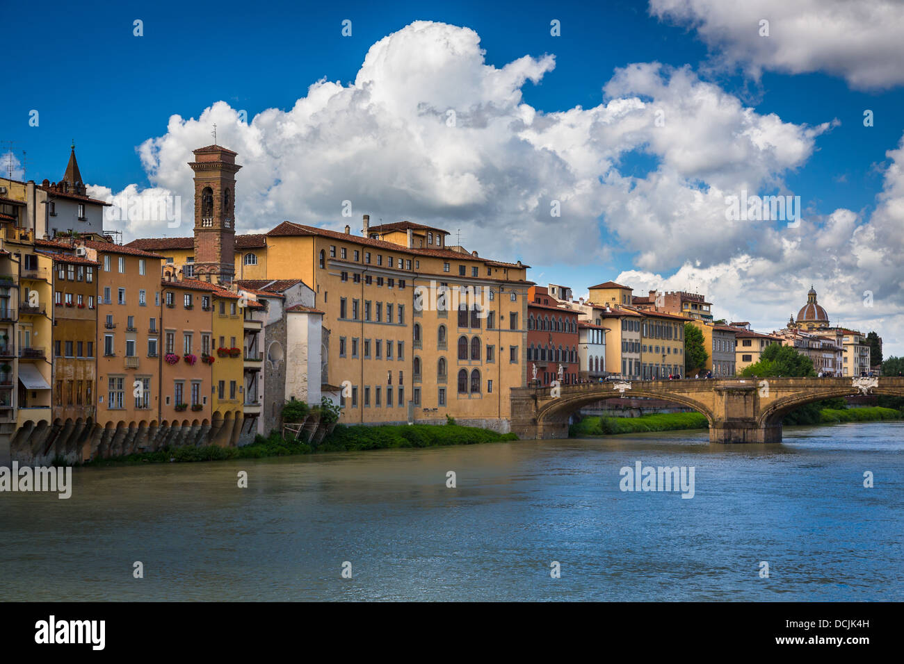 River arno firenze hi-res stock photography and images - Alamy
