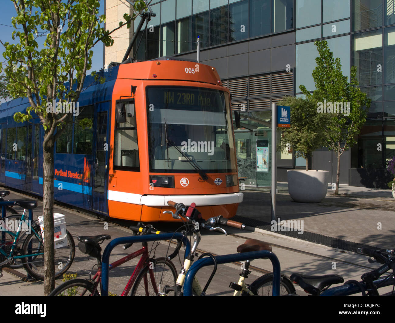 PORTLAND STREETCAR TROLLEY WATERFRONT PORTLAND OREGON USA Stock Photo ...