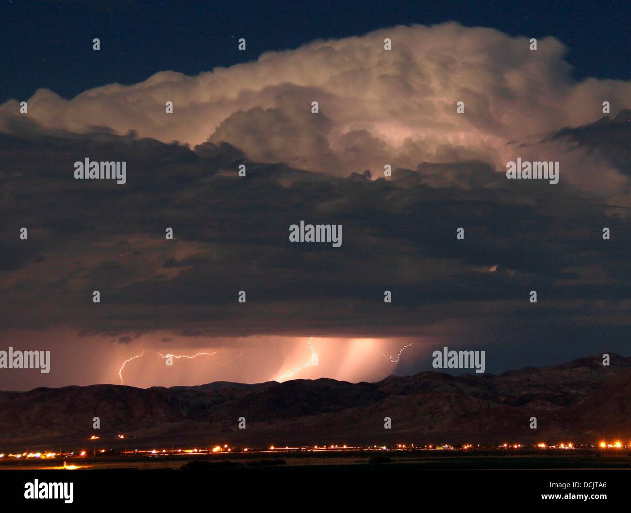 Thunder lightning strikes across hi-res stock photography and images ...