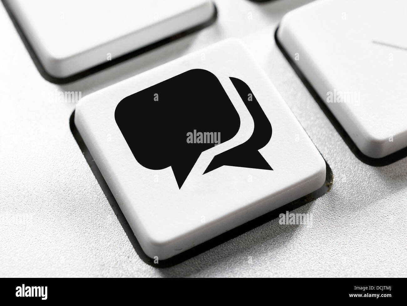 Chat bubble button icon concept hi-res stock photography and images - Alamy