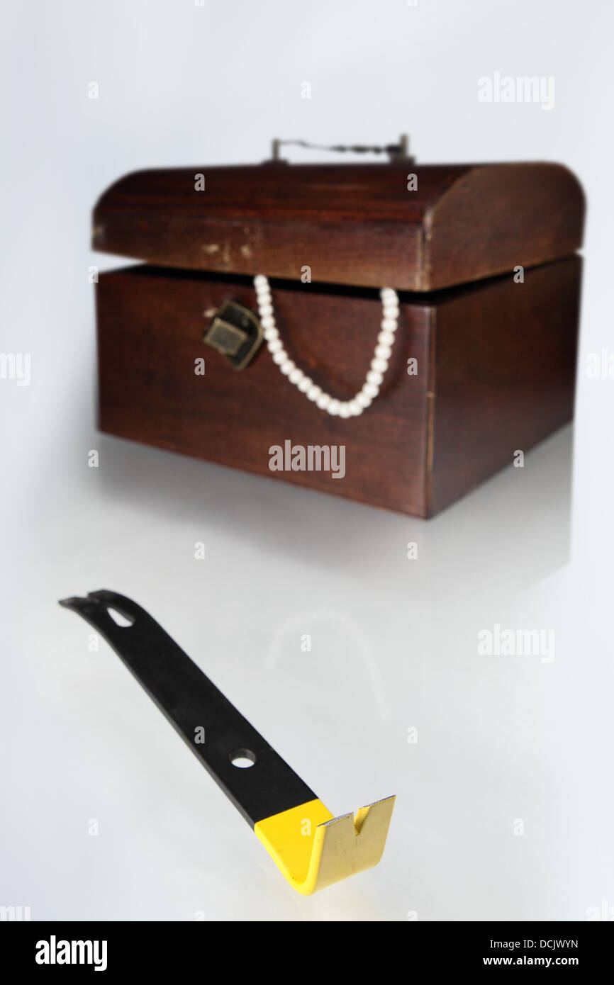 on a white reflective surface we see a pull bar (forward) that was used ...