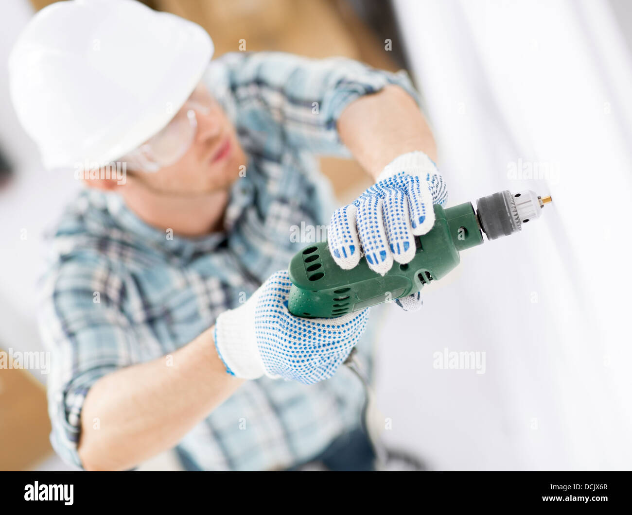 man drilling the wall Stock Photo - Alamy