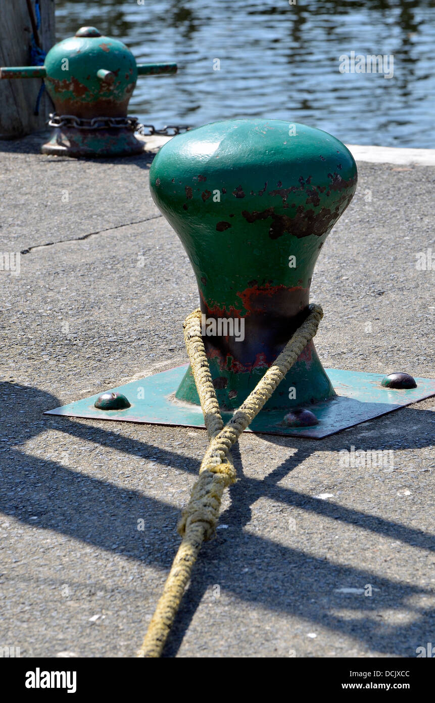 Mooring bollard quay hi-res stock photography and images - Alamy
