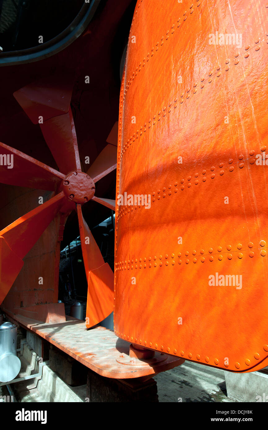 Boat rudder hi-res stock photography and images - Alamy
