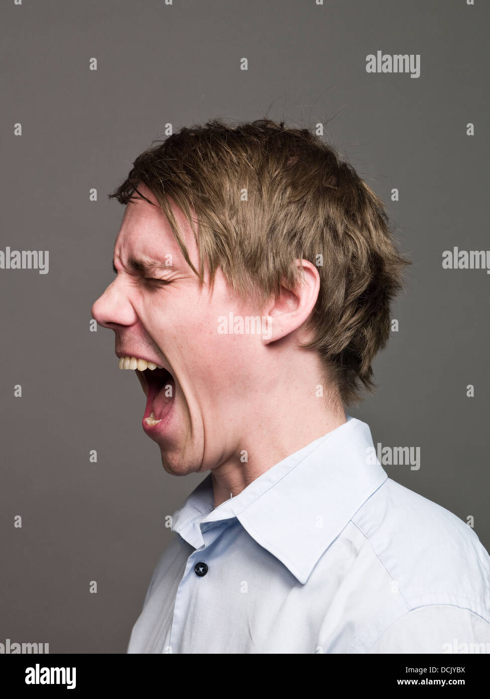 Portrait of a screaming man Stock Photo - Alamy