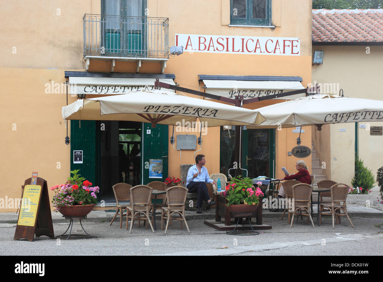 Cafe La Basilica at Paestum, Campania, Italy Stock Photo - Alamy