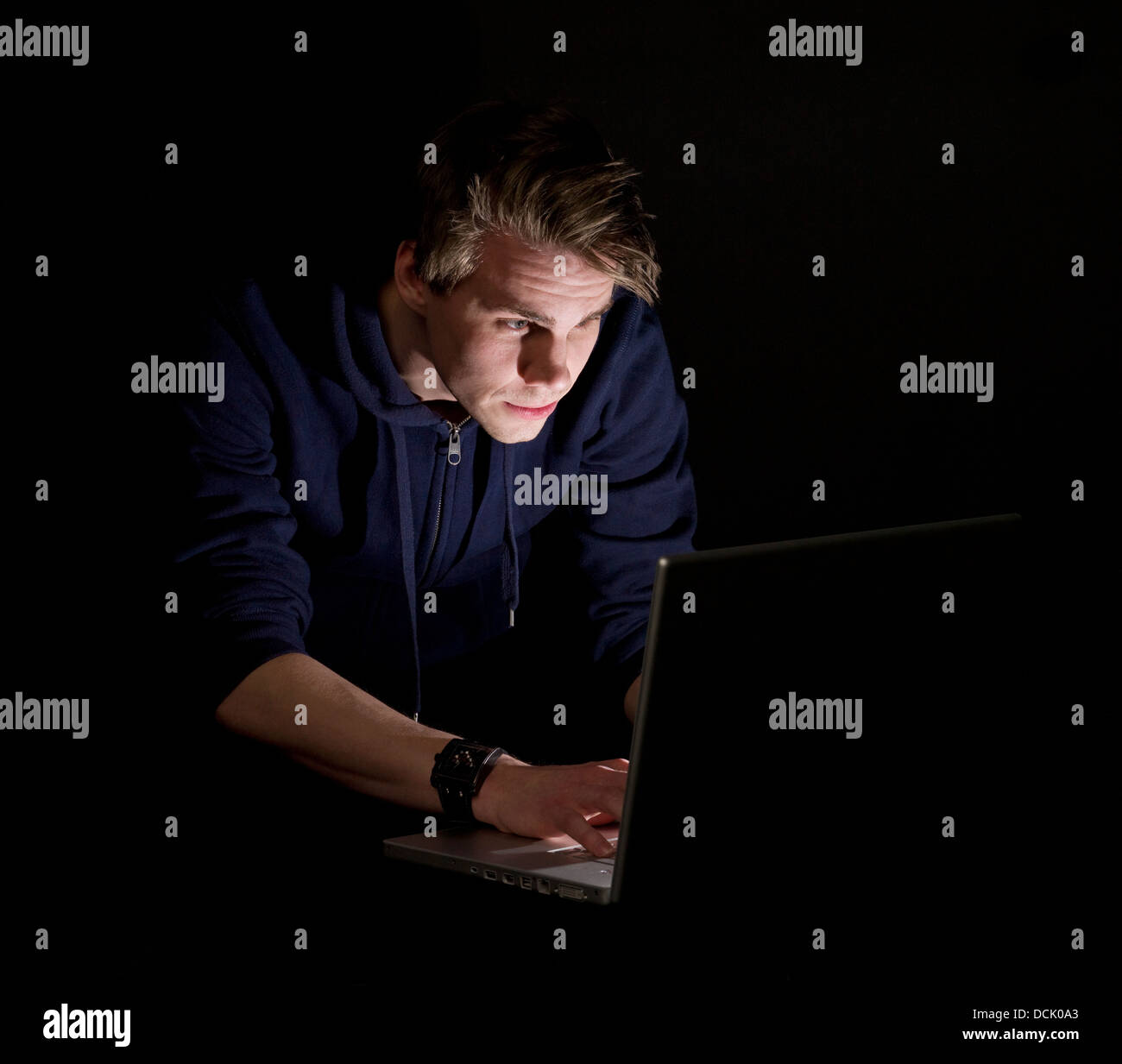 Man infront of computer screen hi-res stock photography and images - Alamy