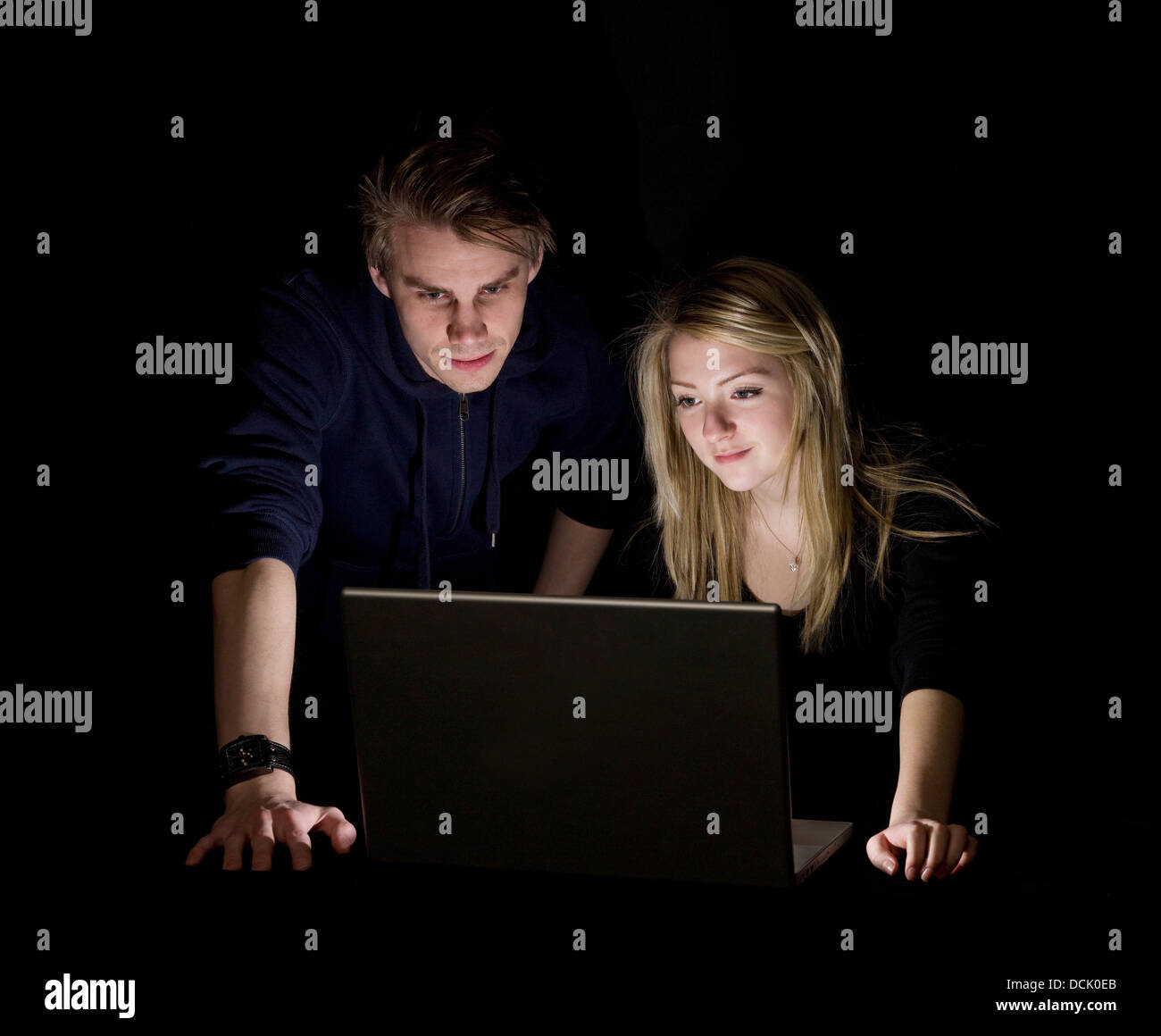 Man infront of computer screen hi-res stock photography and images - Alamy