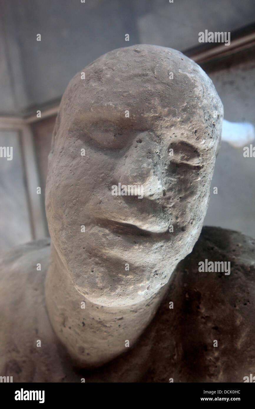 Plaster cast victim pompeii hi-res stock photography and images - Alamy