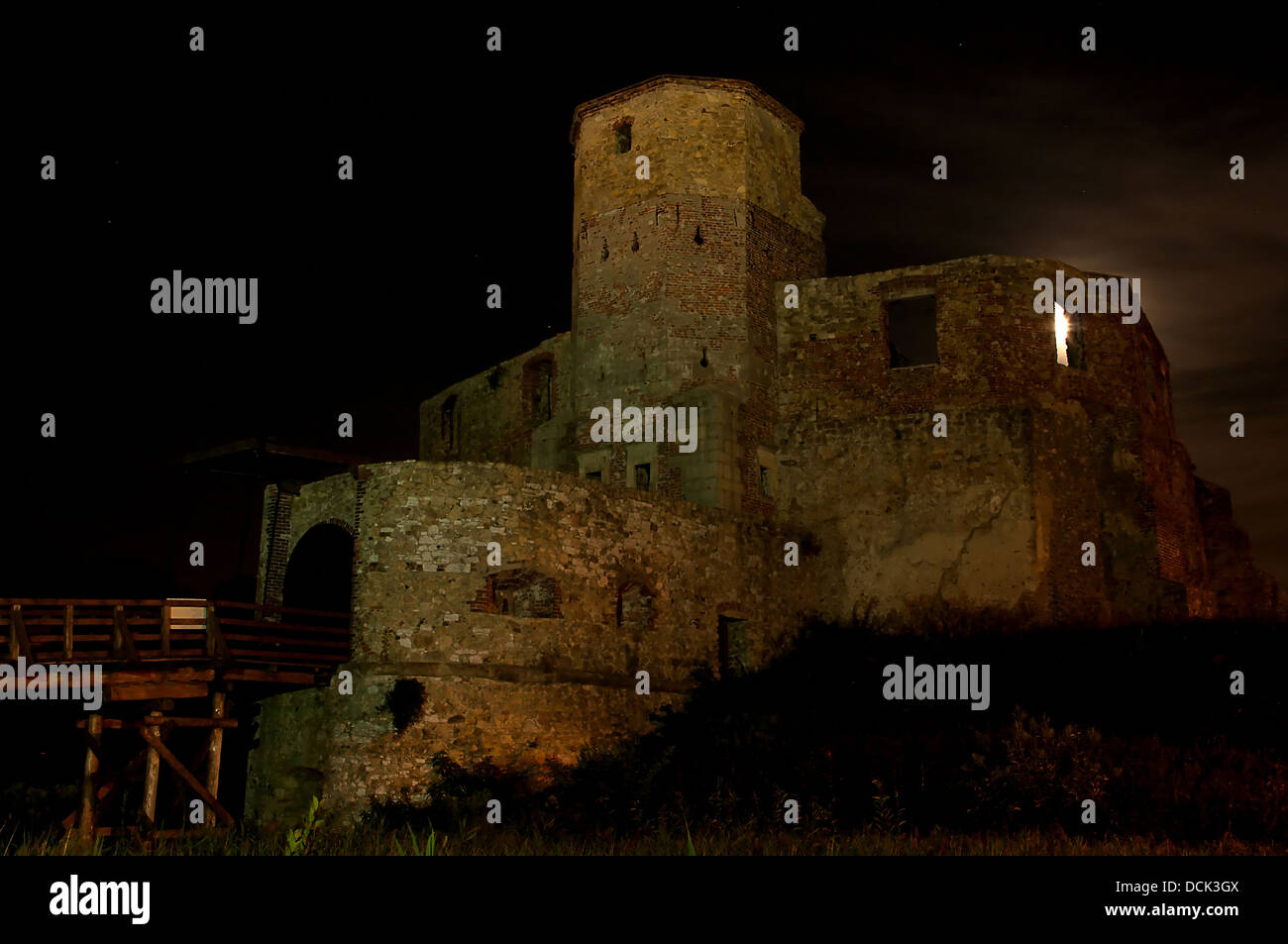 Castle full moon hi-res stock photography and images - Alamy