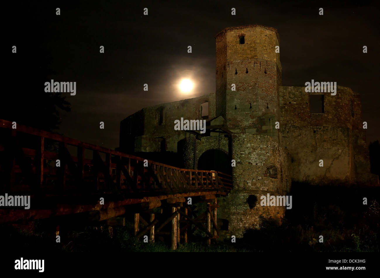 Haunted castle night hi-res stock photography and images - Alamy