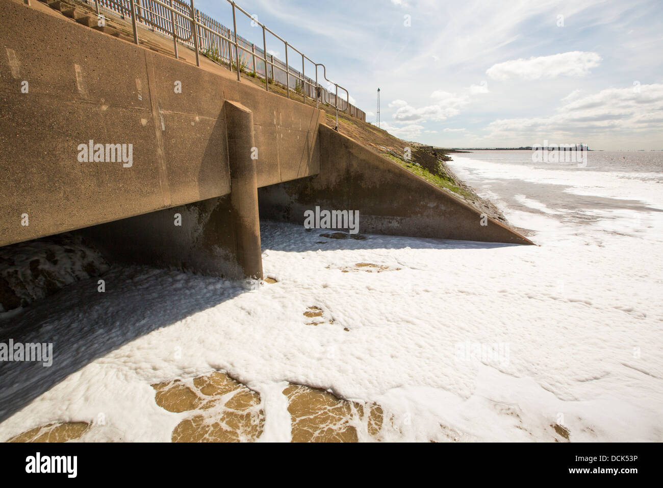 Spilling pollution hi-res stock photography and images - Alamy