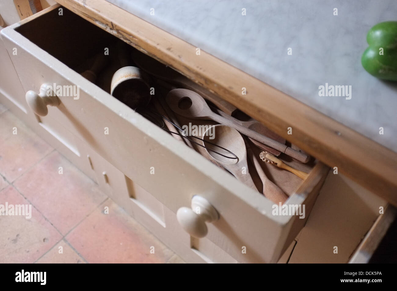 Draw open hi-res stock photography and images - Alamy