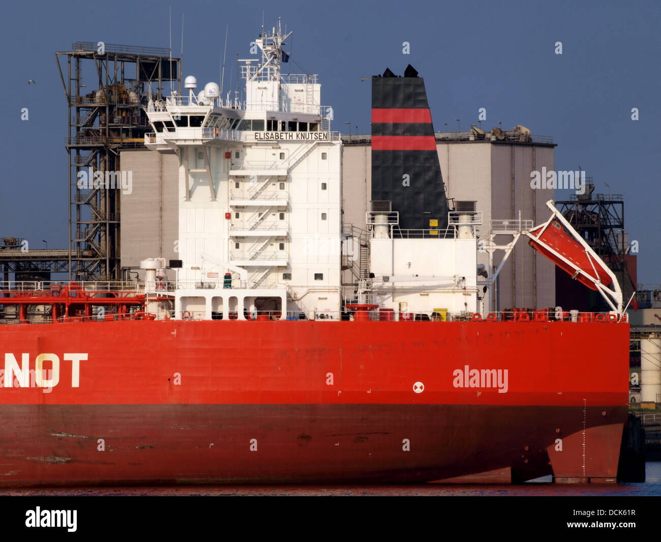 ELISABETH KNUTSEN is a bulk carrier vessel with IMO 9131357. This oil ...
