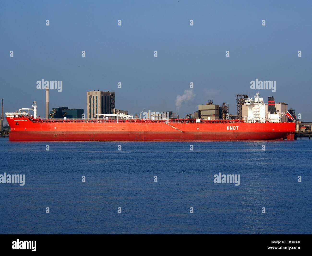ELISABETH KNUTSEN is an oil tanker and cargo ship operating in ...