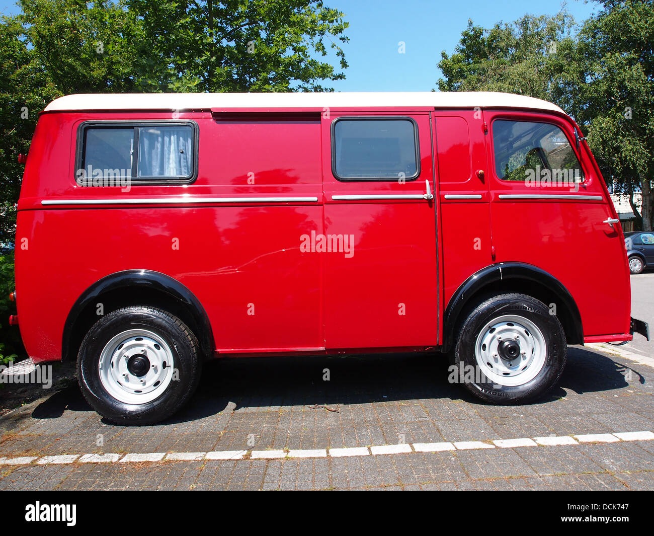 Vintage delivery van hi-res stock photography and images - Alamy