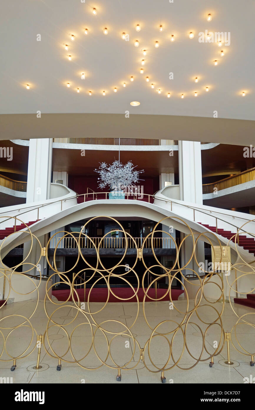 Metropolitan opera lobby new york hi-res stock photography and images ...