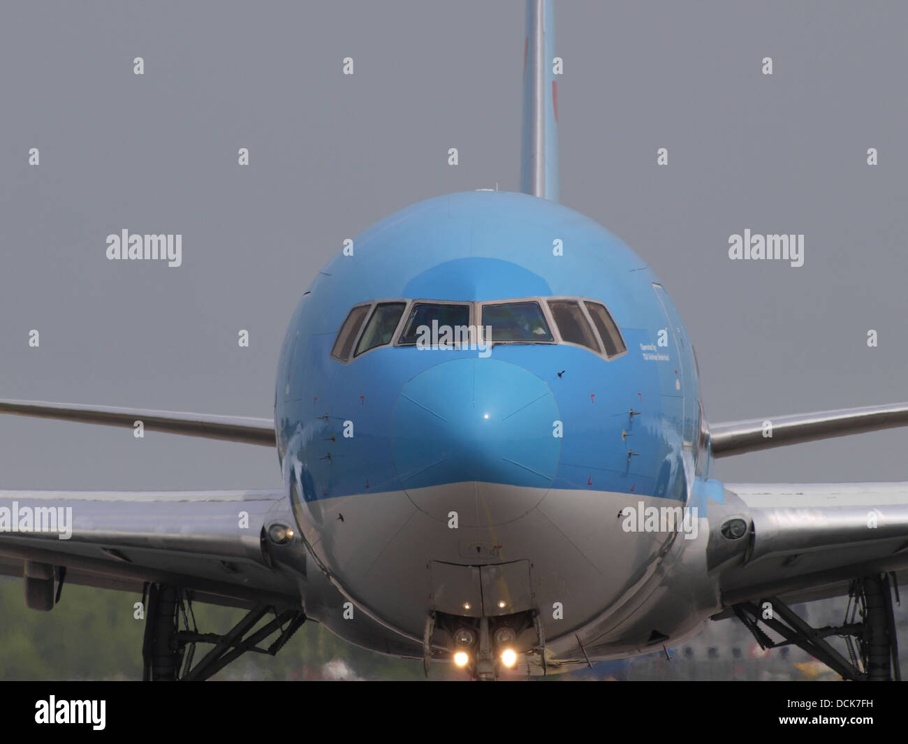 Boeing 767 flight deck hi-res stock photography and images - Alamy