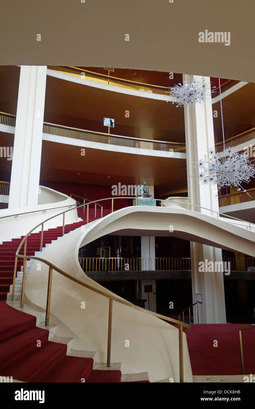 interior of Metropolitan opera house at Lincoln center Stock Photo - Alamy
