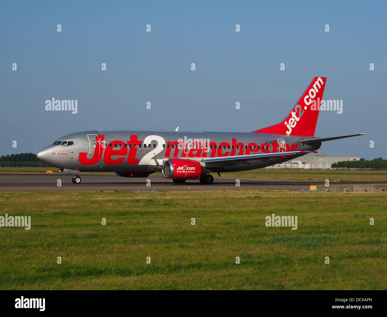 Jet2 cockpit hi-res stock photography and images - Alamy
