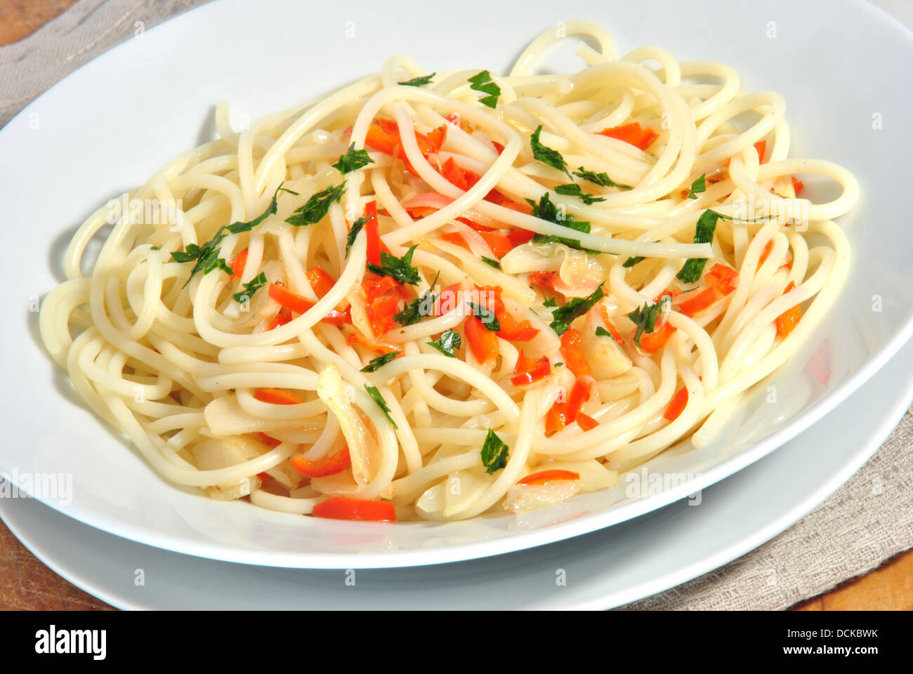 Spaghetti with grilled slices of garlic and chilli Stock Photo - Alamy