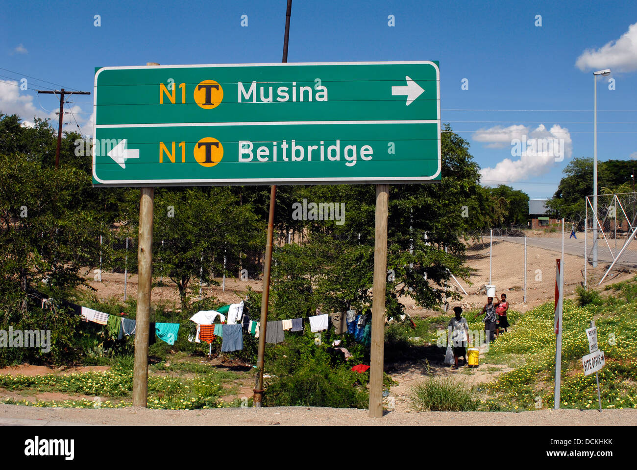 Border post beit bridge hi-res stock photography and images - Alamy