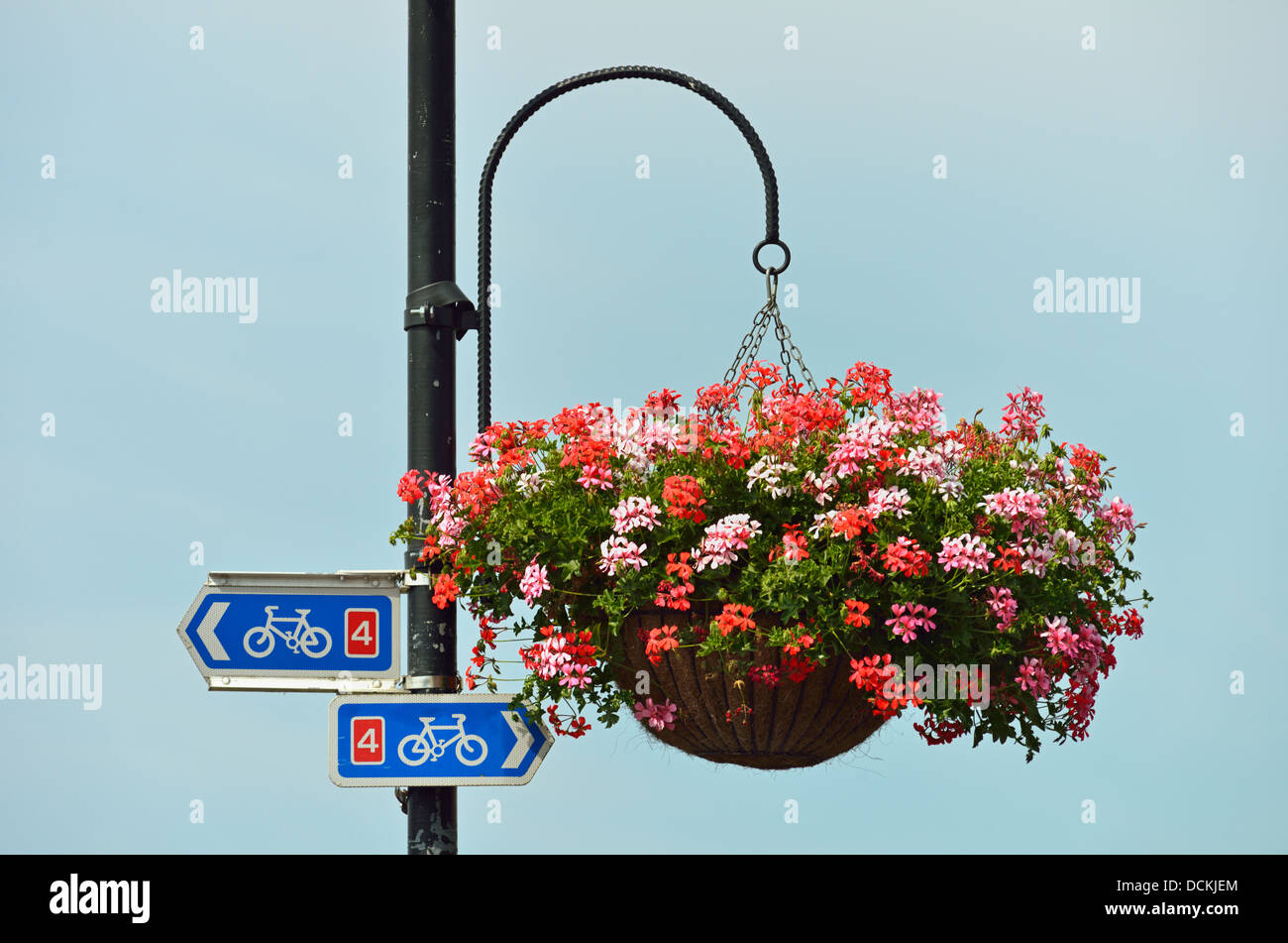 Thames Path and Cycle Route signpost London, United Kingdom Stock Photo ...