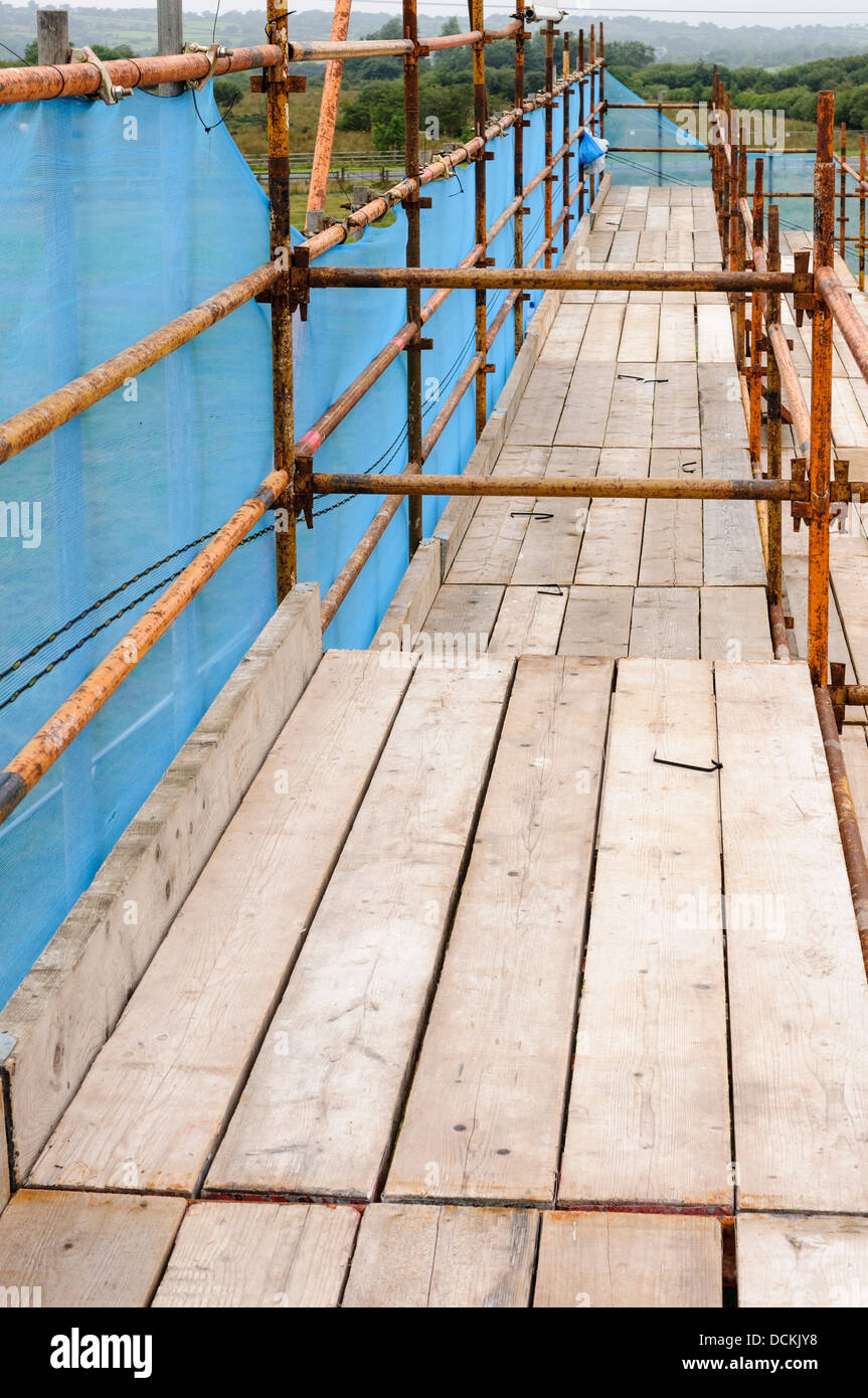 Scaffold platform hi-res stock photography and images - Alamy