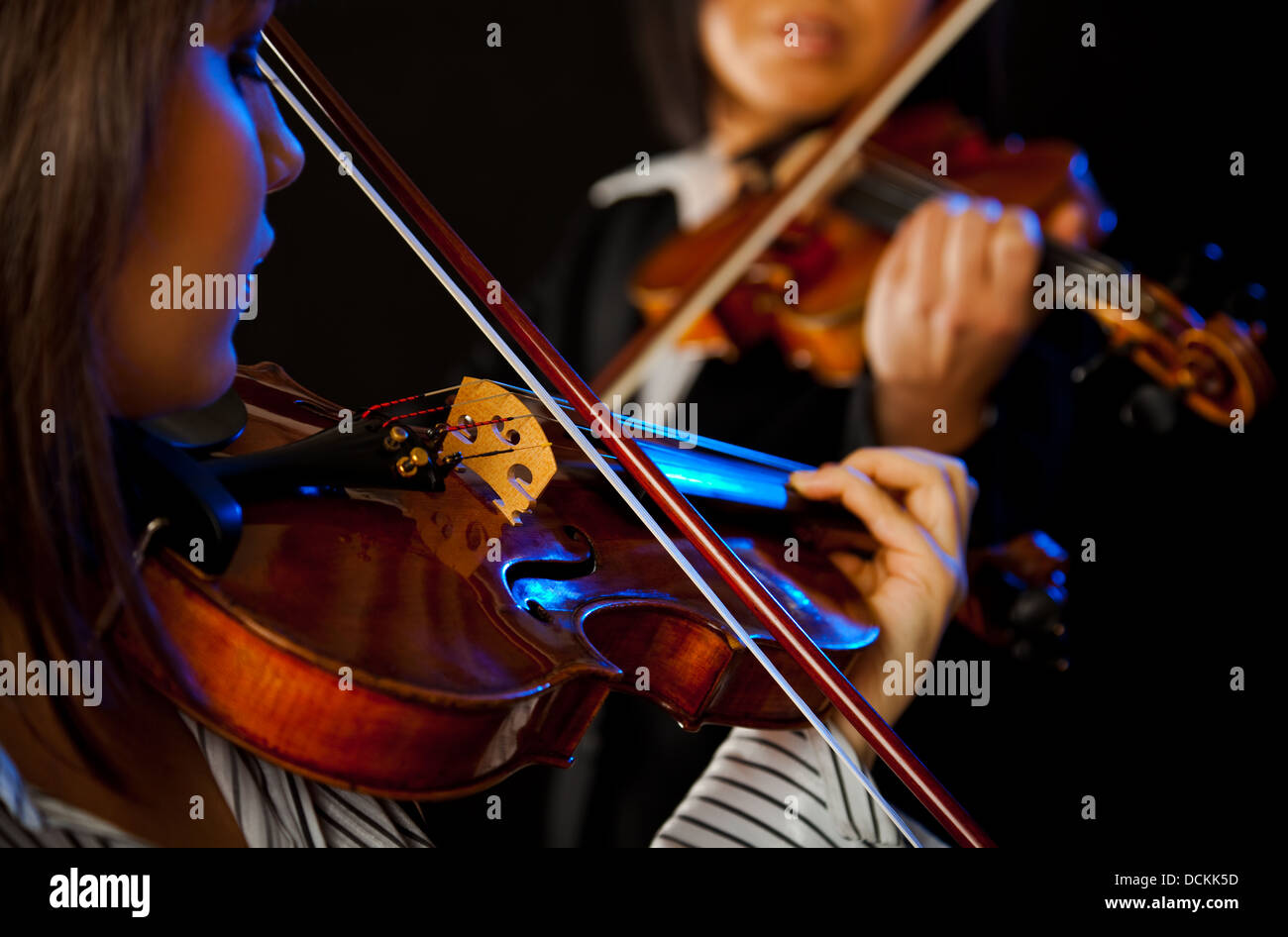 Female violinists hi-res stock photography and images - Alamy