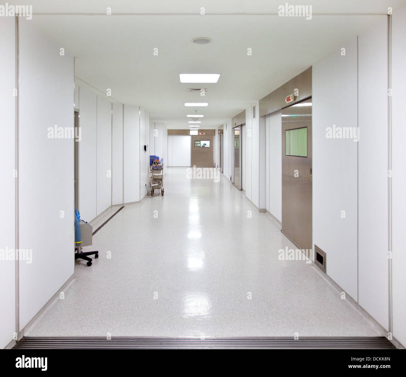 Hospital hallway hi-res stock photography and images - Alamy