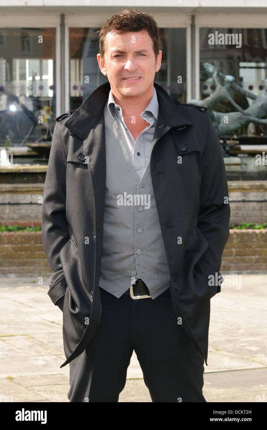 Shane Richie Eastenders star poses for pictures to promote 'Aladdin ...