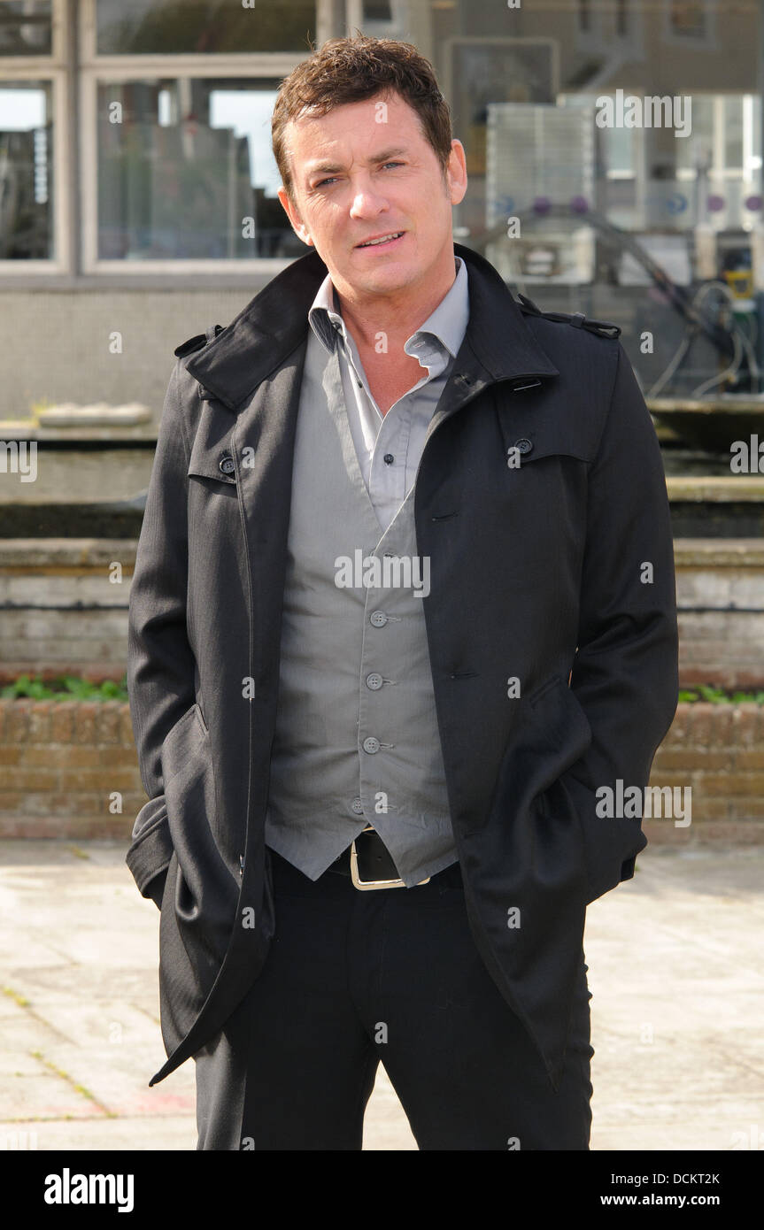 Shane Richie Eastenders star poses for pictures to promote 'Aladdin ...