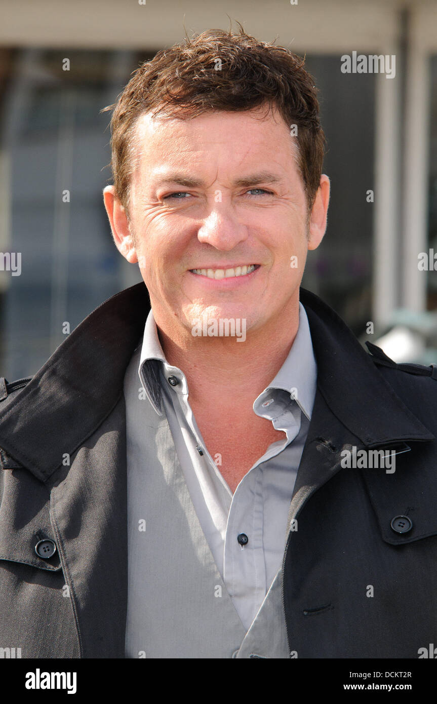 Shane Richie Eastenders star poses for pictures to promote 'Aladdin ...