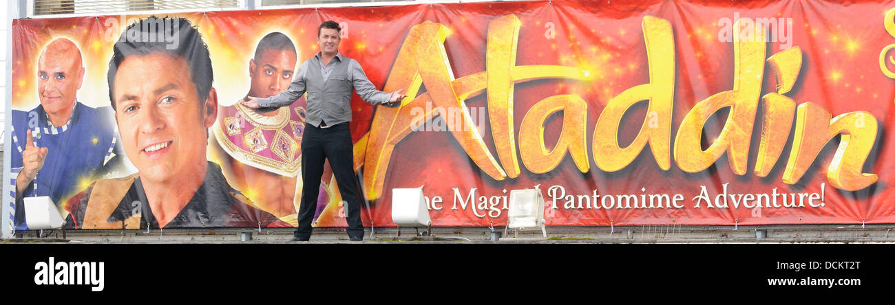 Shane Richie Eastenders star poses for pictures to promote 'Aladdin ...