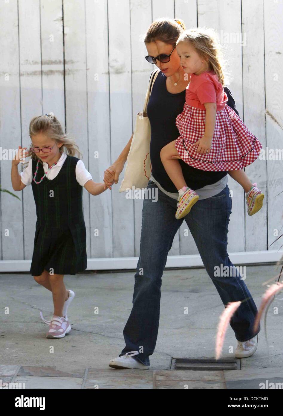 Jennifer Garner out and about with her daughters Violet and Seraphina ...