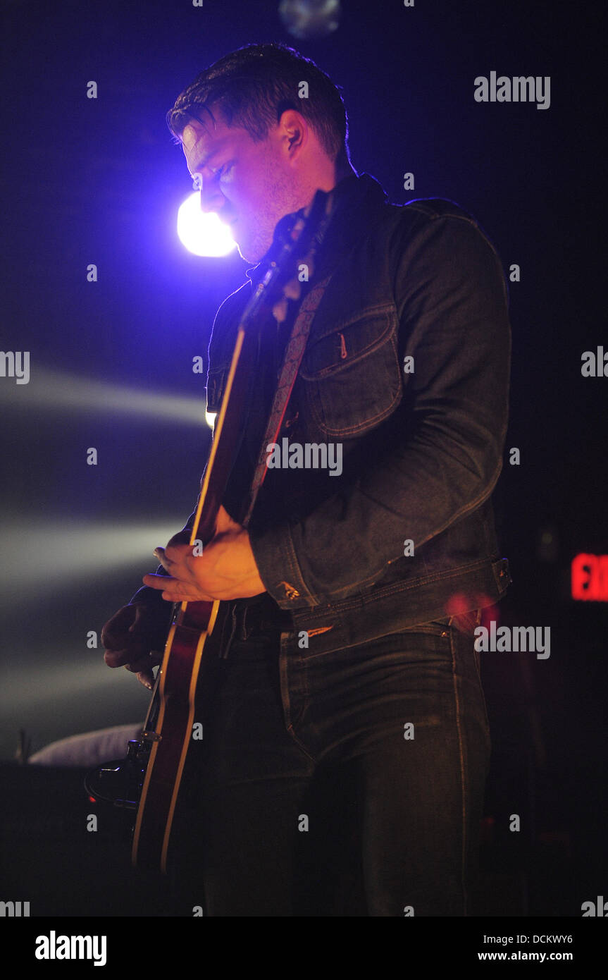 Jamie cook arctic monkeys hi-res stock photography and images - Alamy