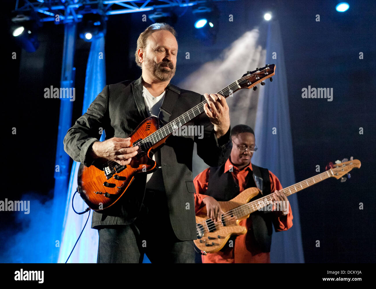 Daryl Stuermer Daryl Stuermer Band perform live in concert at Aula ...