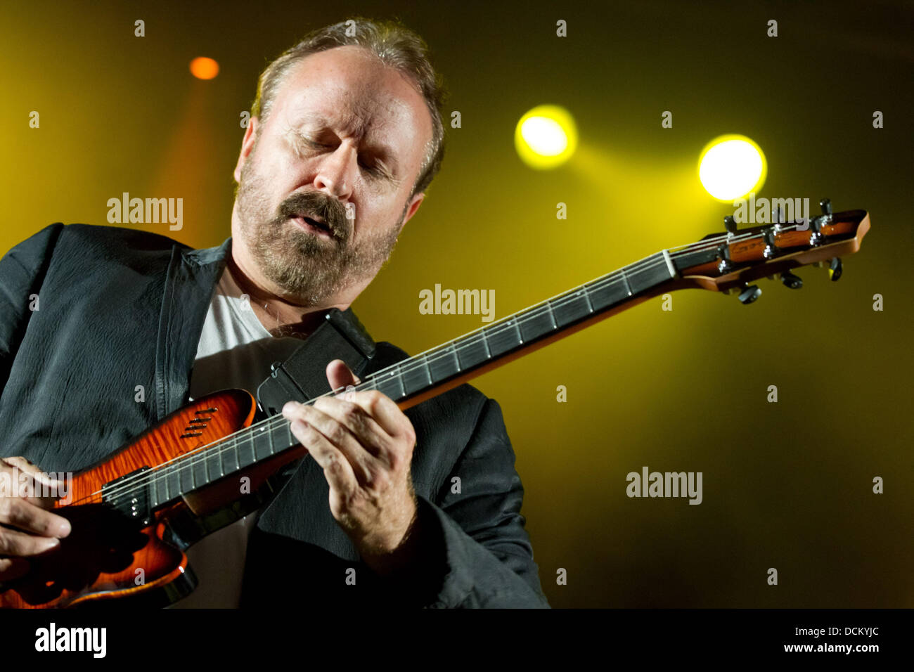 Daryl Stuermer Daryl Stuermer Band perform live in concert at Aula ...