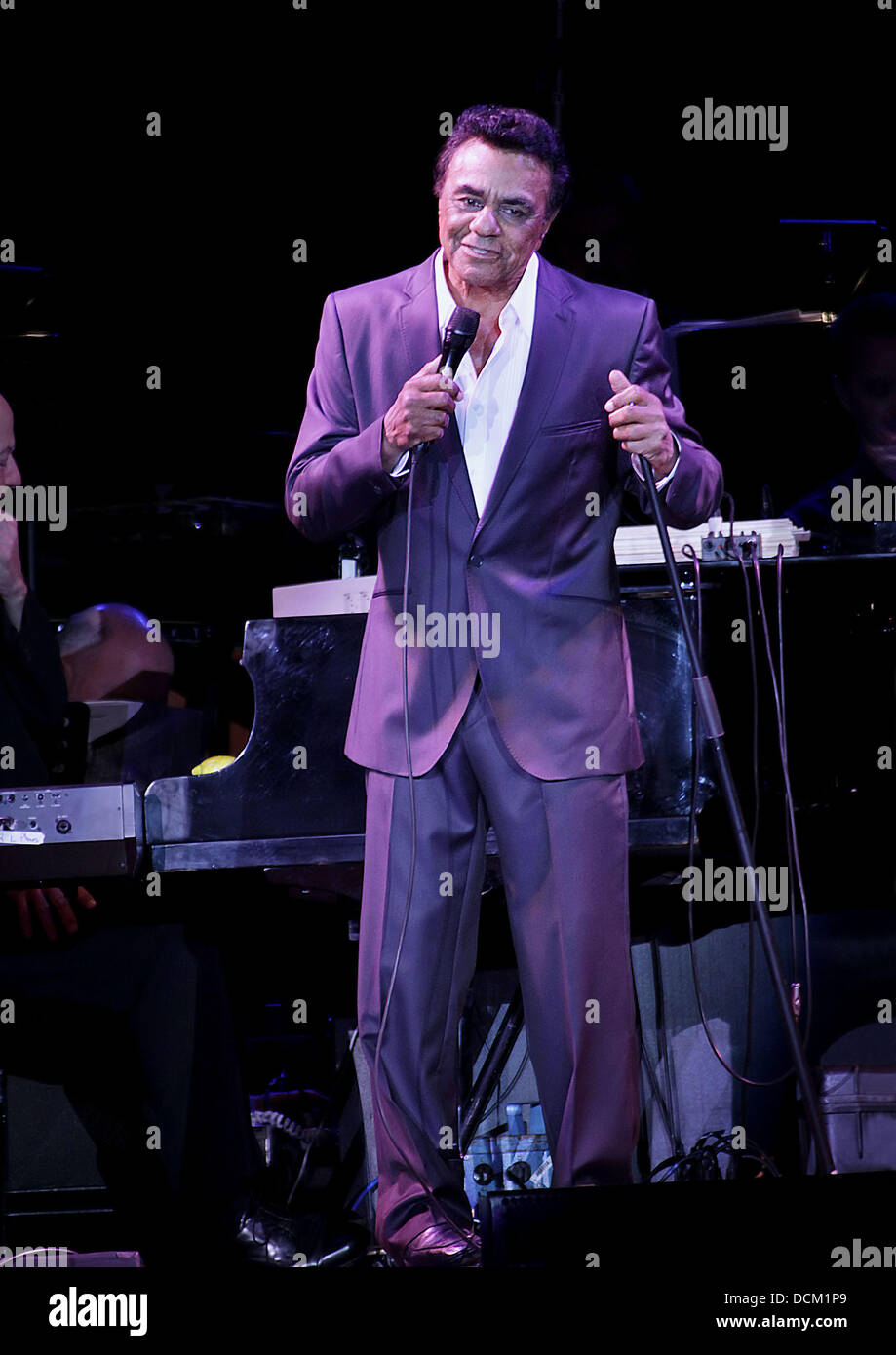 Johnny Mathis performing at Manchester MEN Arena. Manchester, England ...