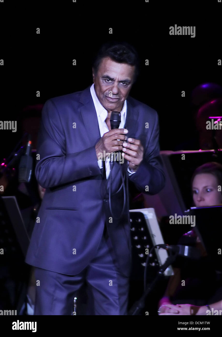 Johnny Mathis performing at Manchester MEN Arena. Manchester, England ...