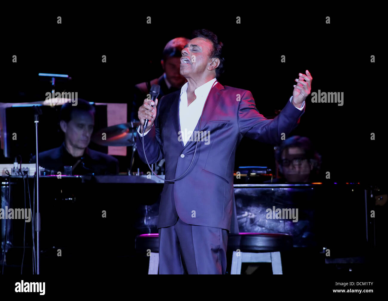 Johnny Mathis performing at Manchester MEN Arena. Manchester, England ...