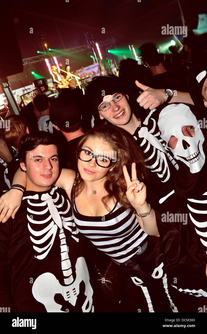 World's largest gathering of skeletons! A new world record for the ...