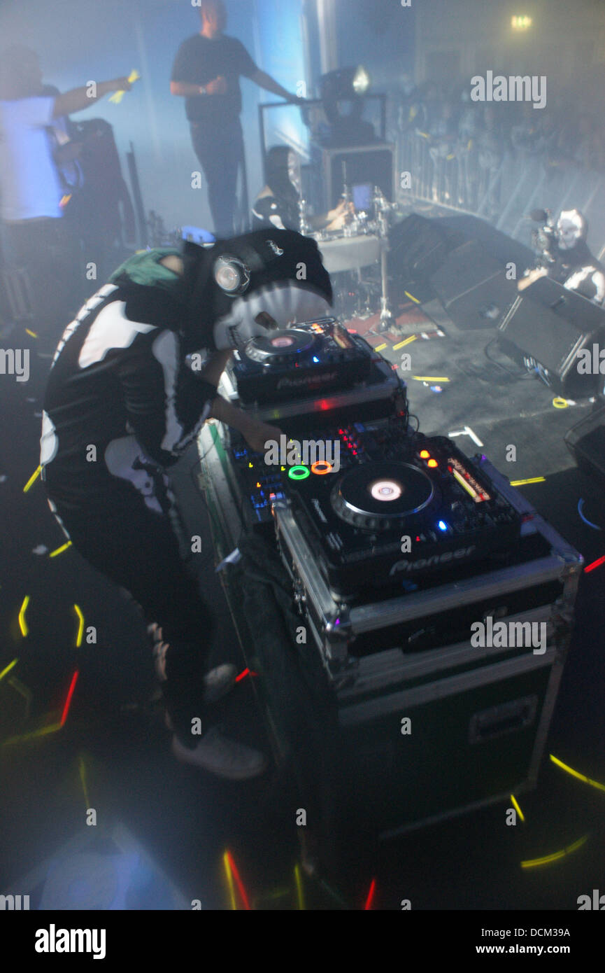 World's largest gathering of skeletons! A new world record for the ...