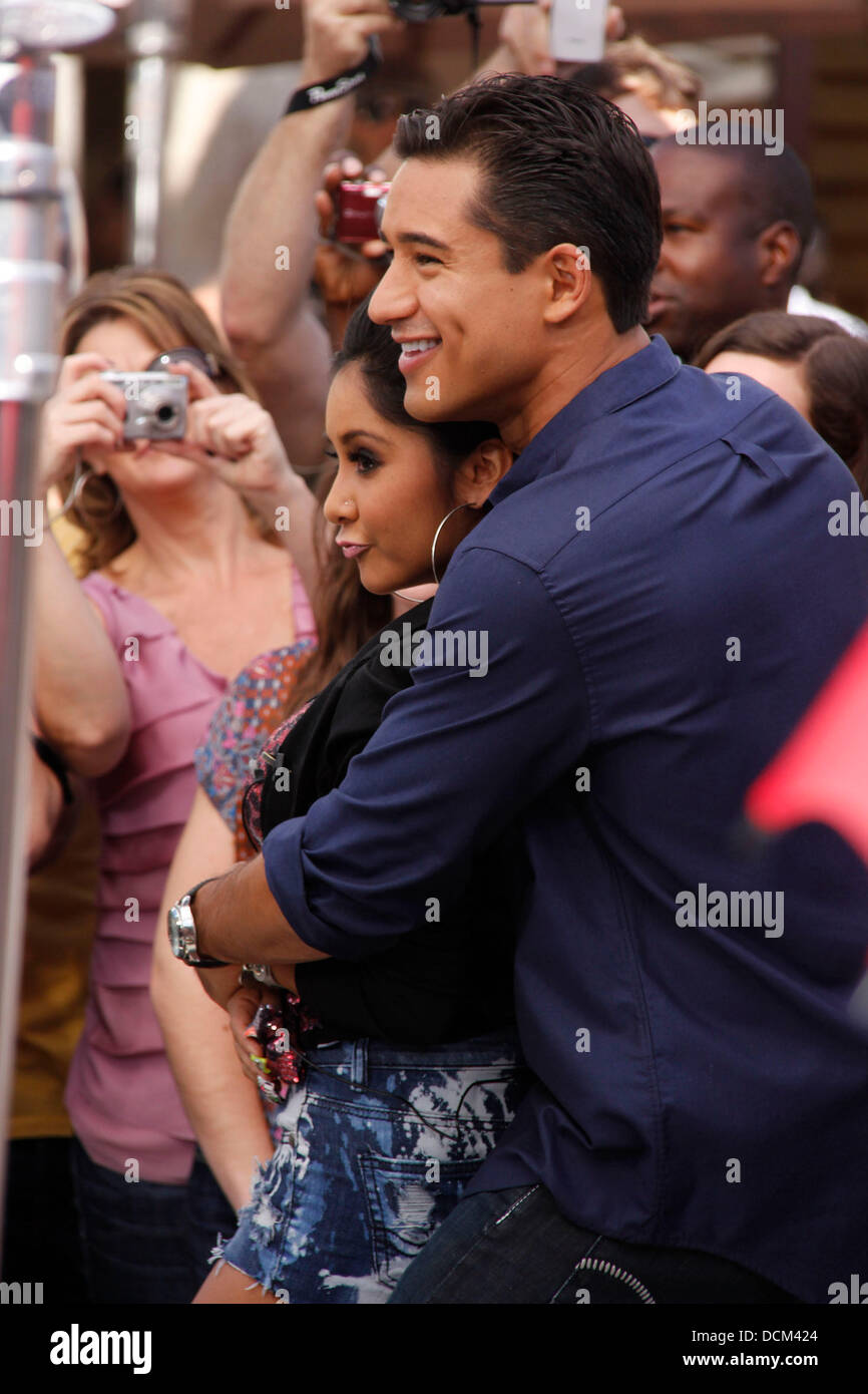 Nicole snooki polizzi and mario lopez hi-res stock photography and ...