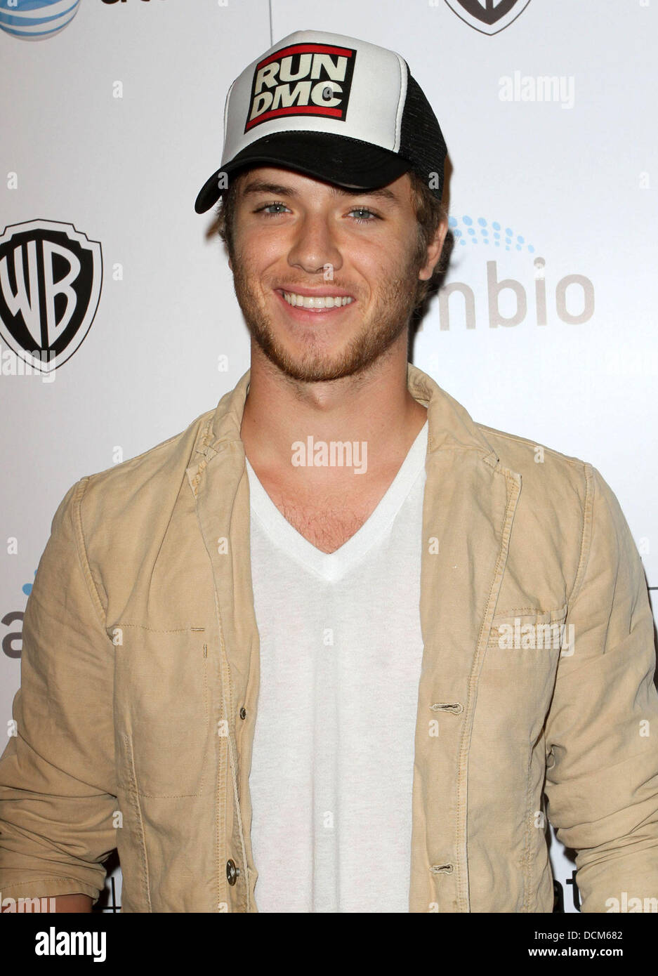 Jeremy Sumpter Cambio And Warner Bros. Digital Distribution celebrates ...