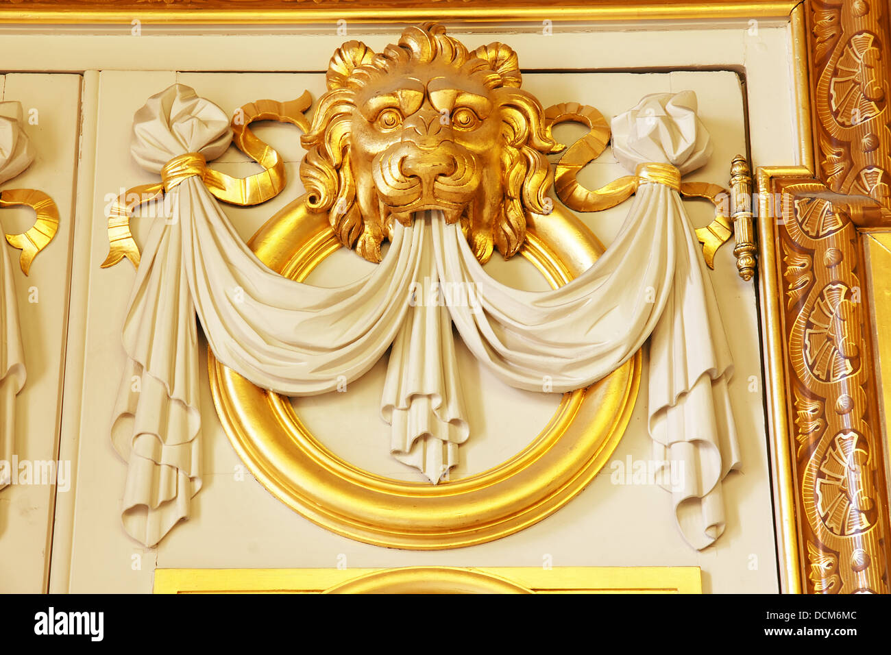 Gold lion head Stock Photo - Alamy